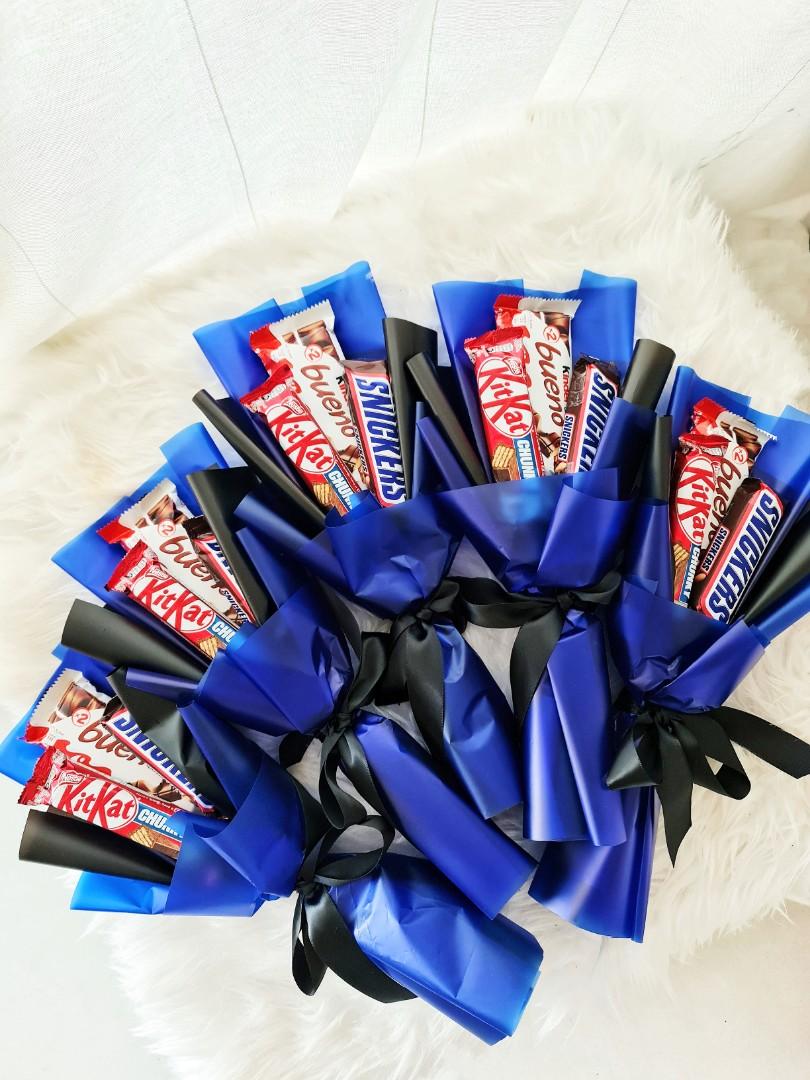 GRADUATION CHOCOLATE SNACK BOUQUET (Kit Kat, Kinder Bueno, Snickers ...