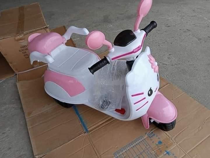 Hello kitty ride on toy motor, Hobbies & Toys, Toys & Games on Carousell