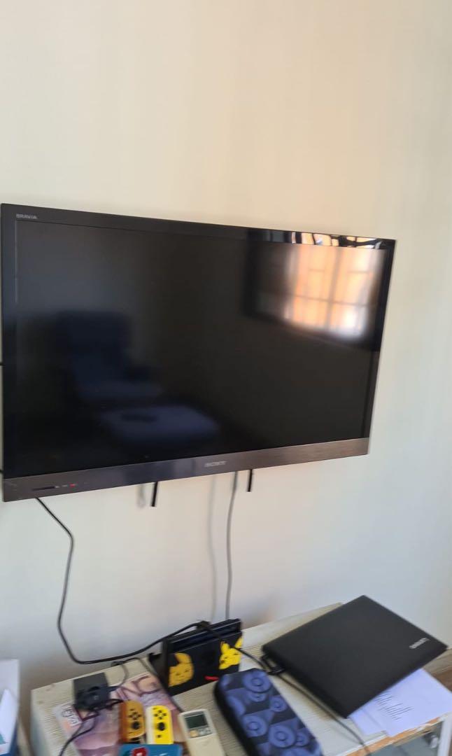 SONY BRAVIA 40 inch with wall n table mount, TV & Home Appliances, TV ...
