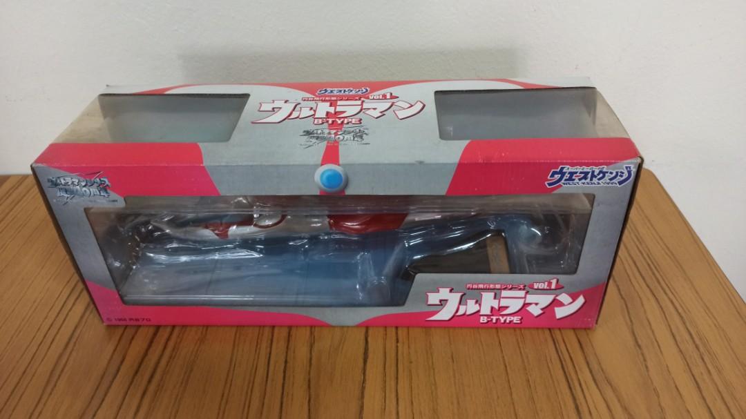 Ultraman flying pose, Hobbies & Toys, Toys & Games on Carousell