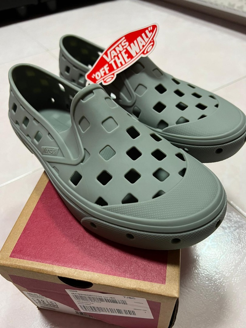 Vans Trek Slip On, Women's Fashion, Footwear, Sneakers on Carousell