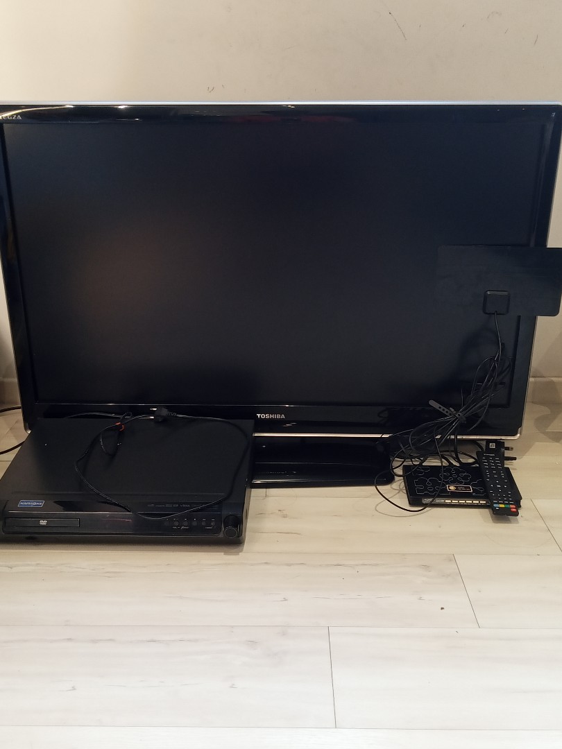42' TV, DVD, Konica Set Up Box, Antenna with HDMI Cables Complete, TV ...