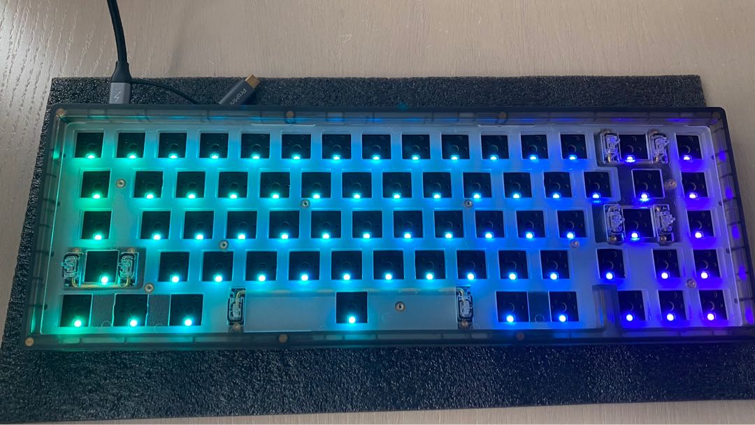 Keyboard KBD Fans 67 lite R3 Hotswap Barebones, 電腦＆科技, 電腦周邊及配件, 電腦鍵盤及相關 ...