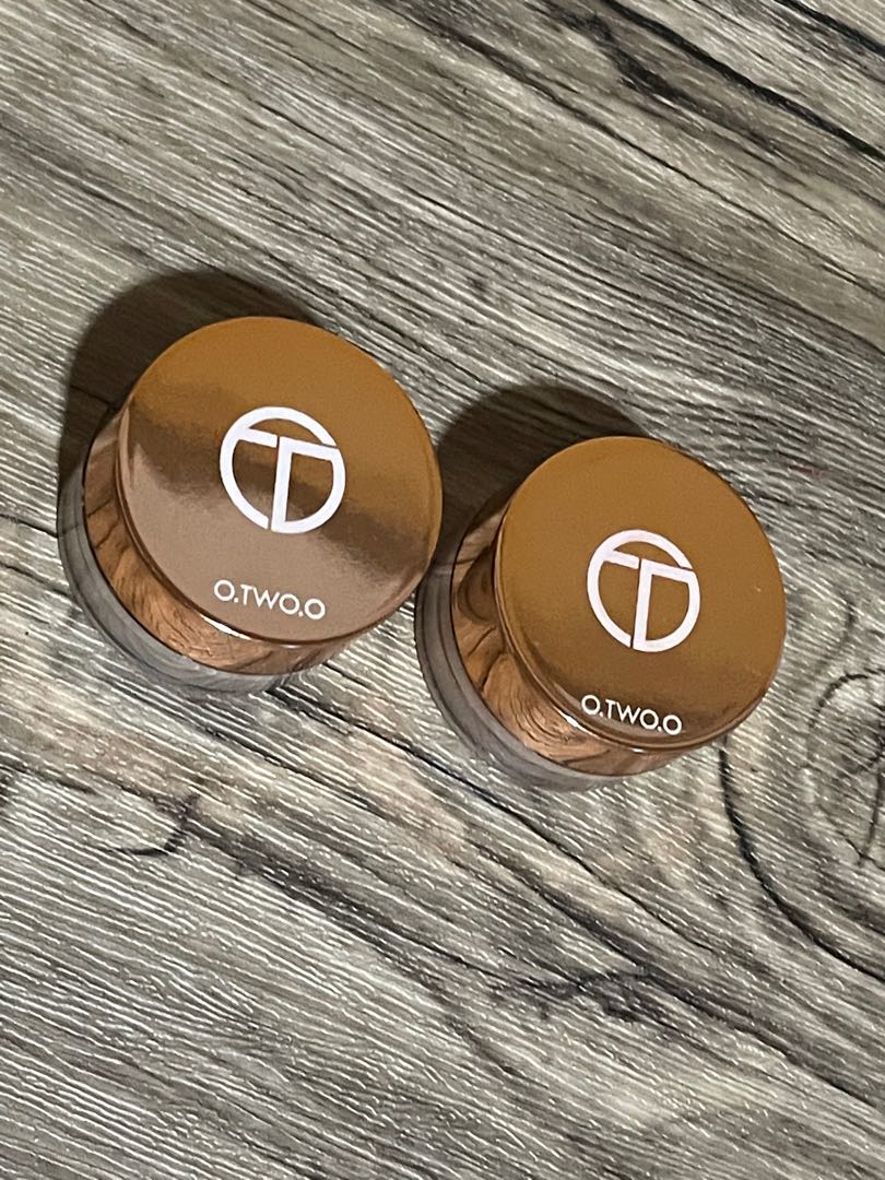 O.TWO.O Universal Cooling Eye Primer in the shades 2.0 Buff and 4.0 ...