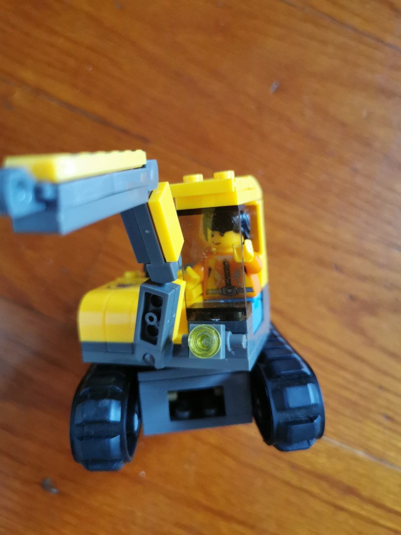 transformer bulldozer, 興趣及遊戲, 玩具 & 遊戲類 - Carousell