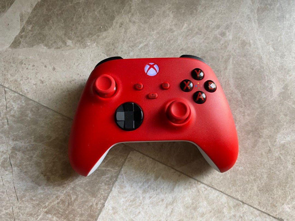 Xbox Series Pulse Red Wireless Controller (Free rechargeable batteries ...