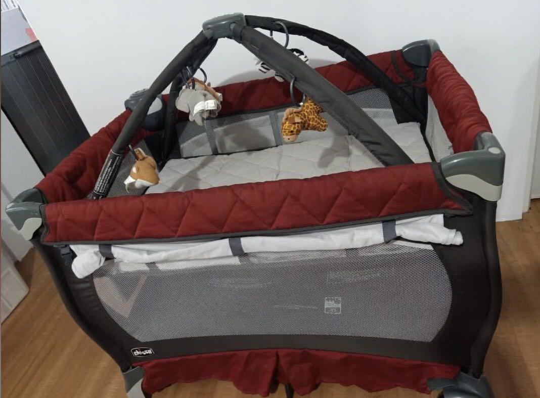 Chicco crib COMPLETE, Babies & Kids, Baby Nursery & Kids Furniture ...