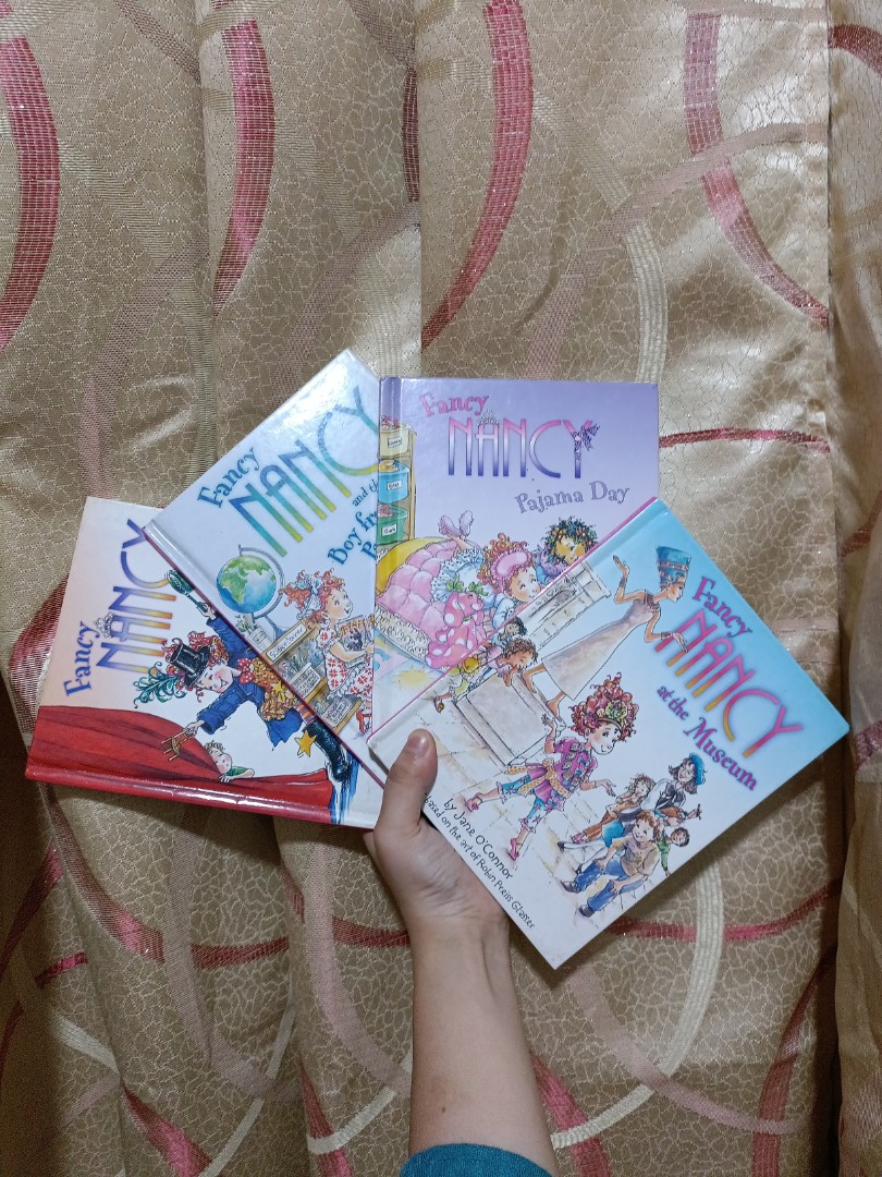 Fancy Nancy Bundle of 4 (The Show Must Go On, At the Museum, Pajama Day ...