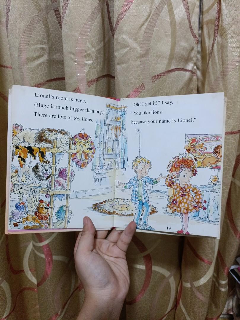 Fancy Nancy Bundle of 4 (The Show Must Go On, At the Museum, Pajama Day ...