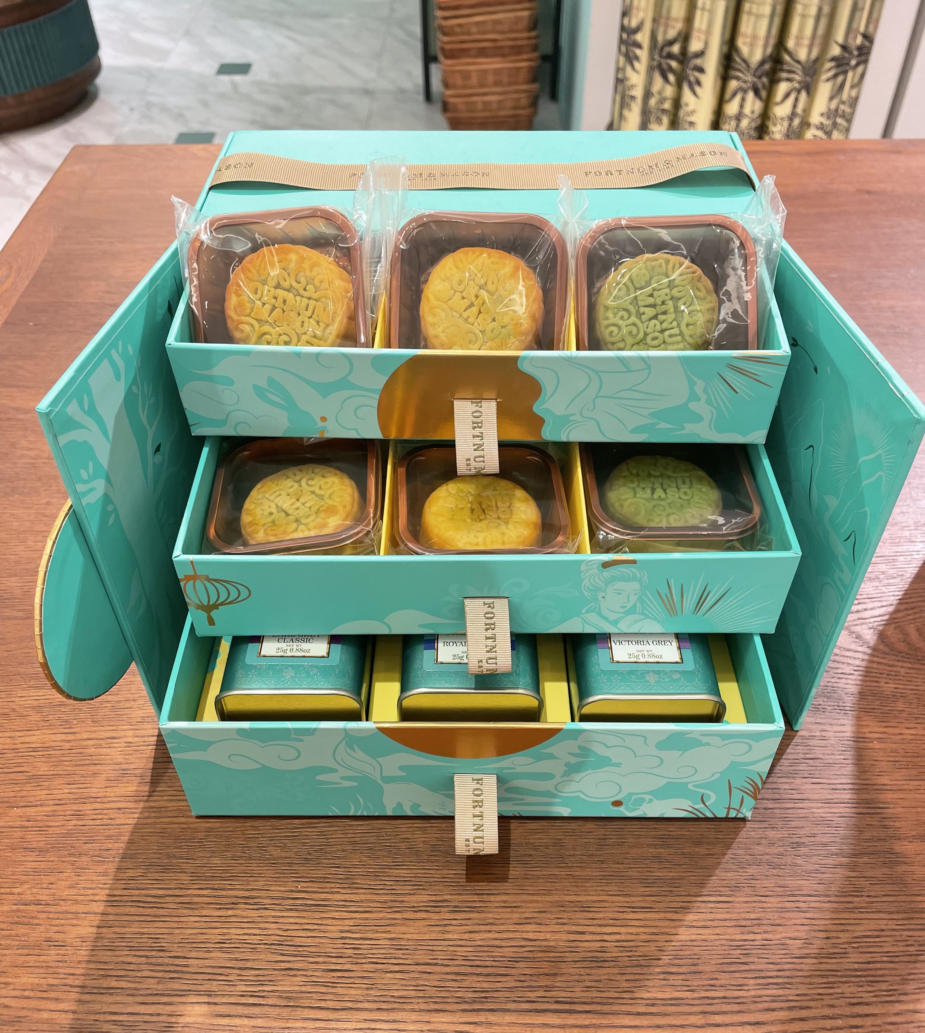 Fortnum & Manson 2022 moon cake set 月餅禮盒 換領券, 門票＆禮券, 兌換券 - Carousell