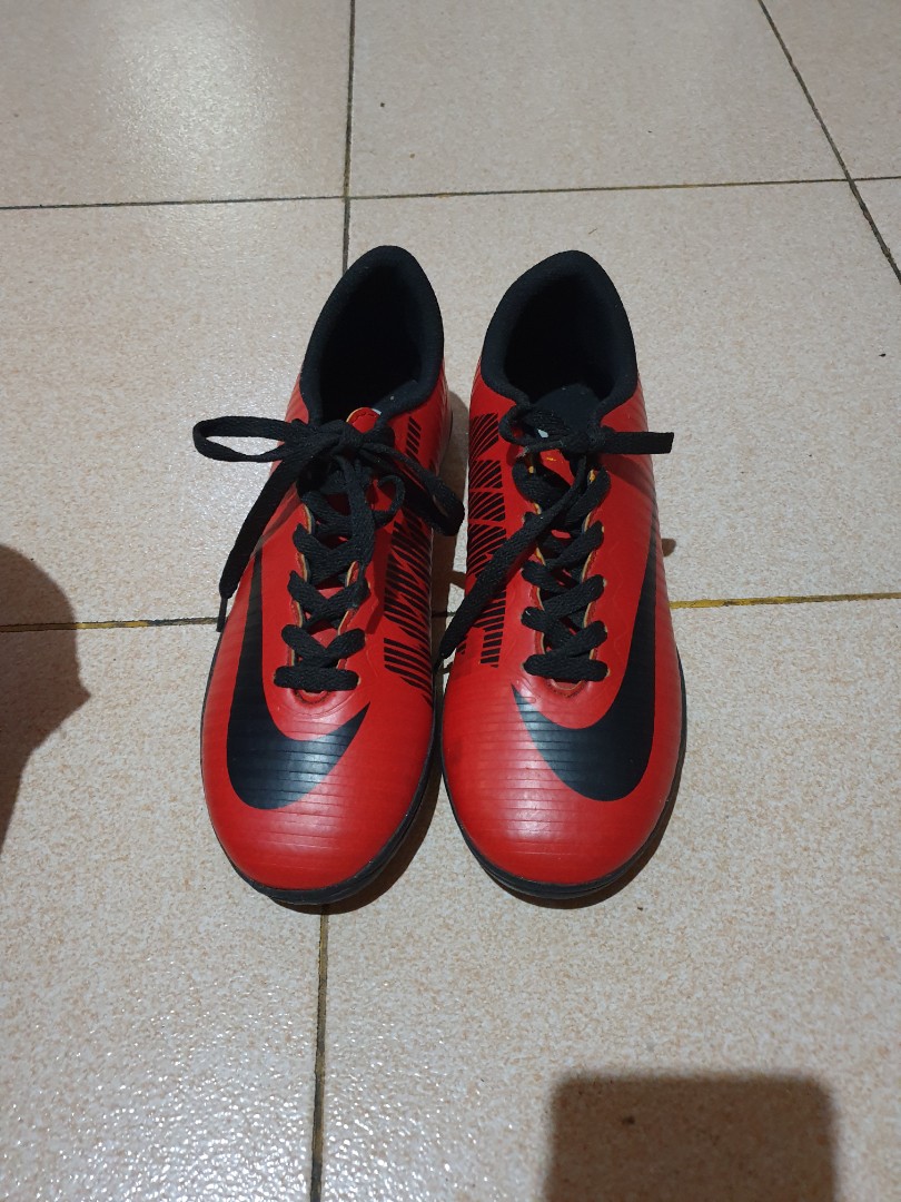 Nike red shoes size 39, Fesyen Pria, Sepatu , Lainnya di Carousell