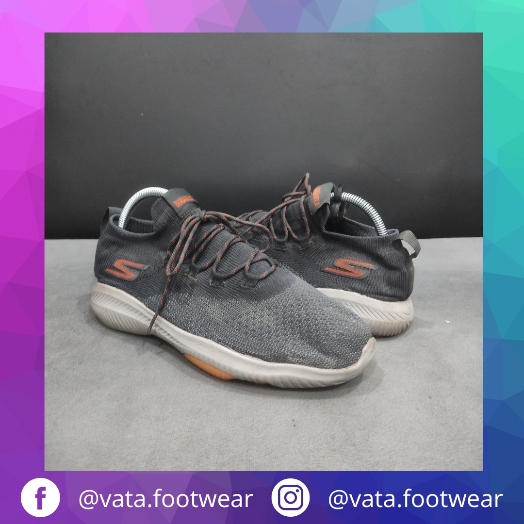Sepatu Skechers uk 40 original, Fesyen Pria, Sepatu , Sneakers di Carousell