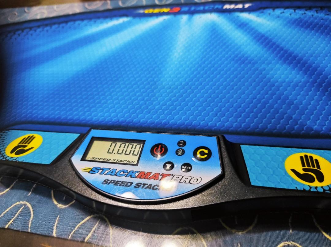Rubik's Cube Timer & Mat, Hobbies & Toys, Toys & Games on Carousell