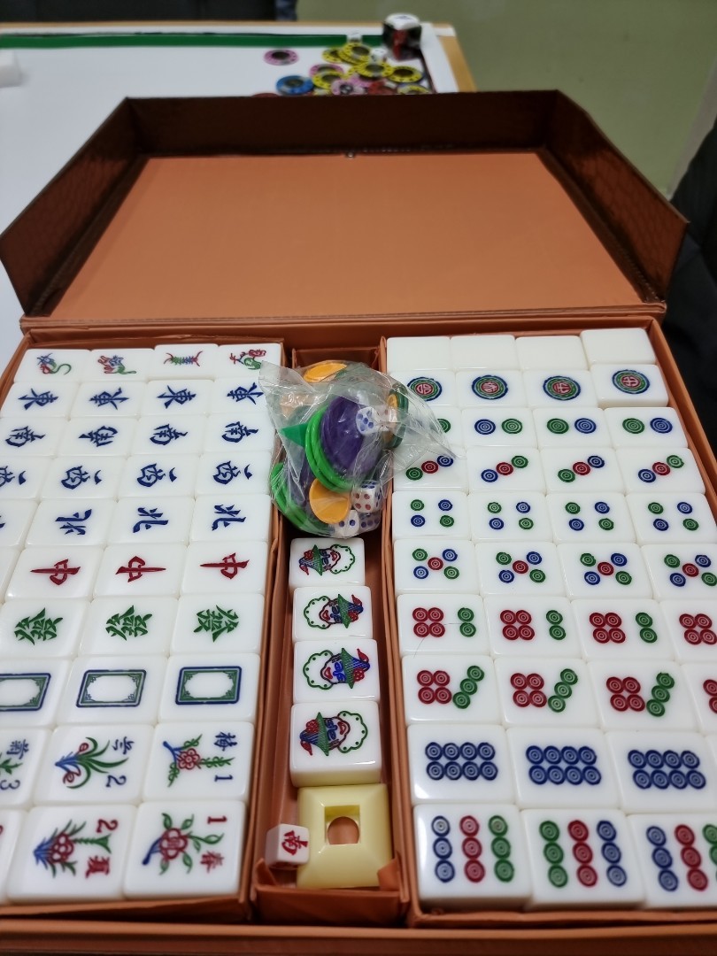 Uses mahjong set (a1), Hobbies & Toys, Toys & Games on Carousell