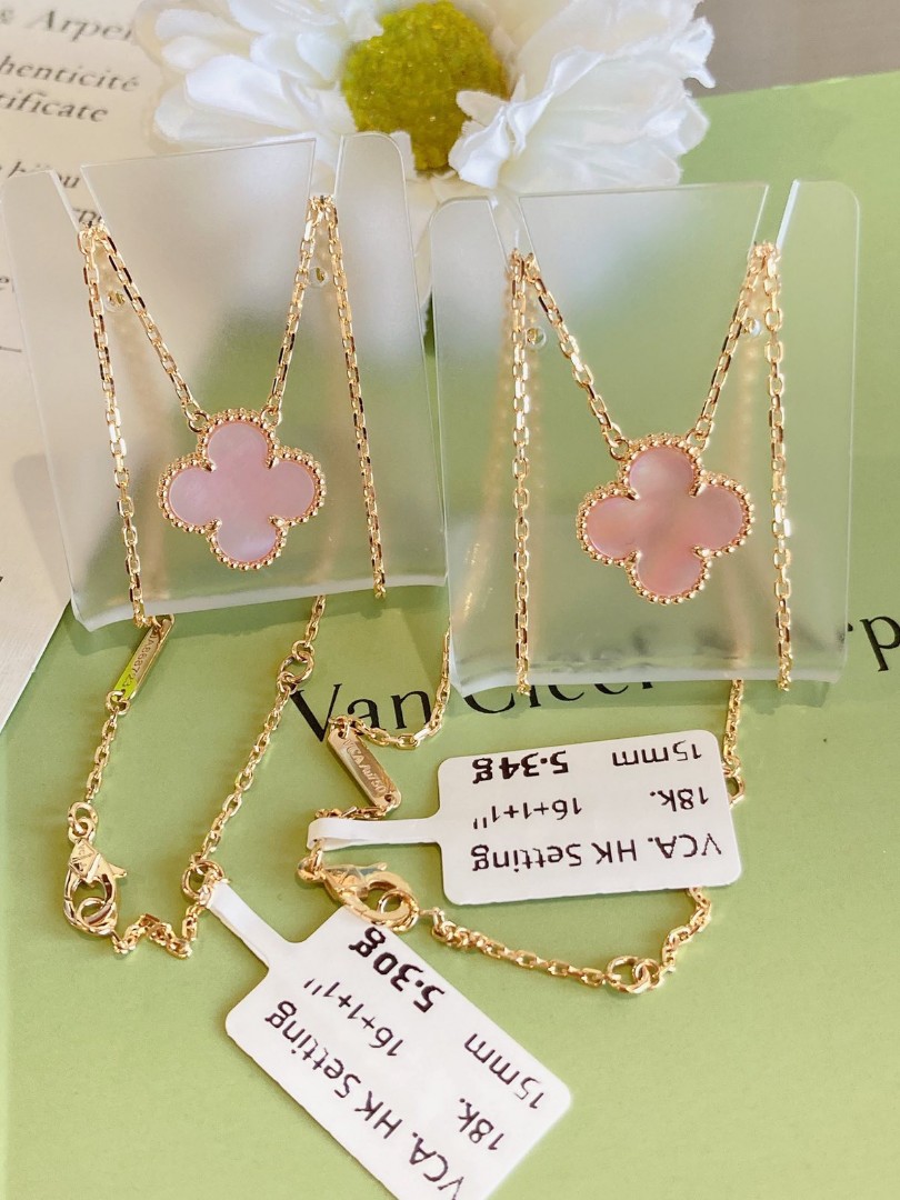 Vca Pinkish White 18k HK Setting, Women's Fashion, Jewelry & Organizers ...