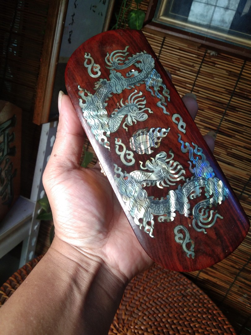 VINTAGE WOOD DRAGON DESIGN EYEGLASS CASE, Hobbies & Toys, Memorabilia ...