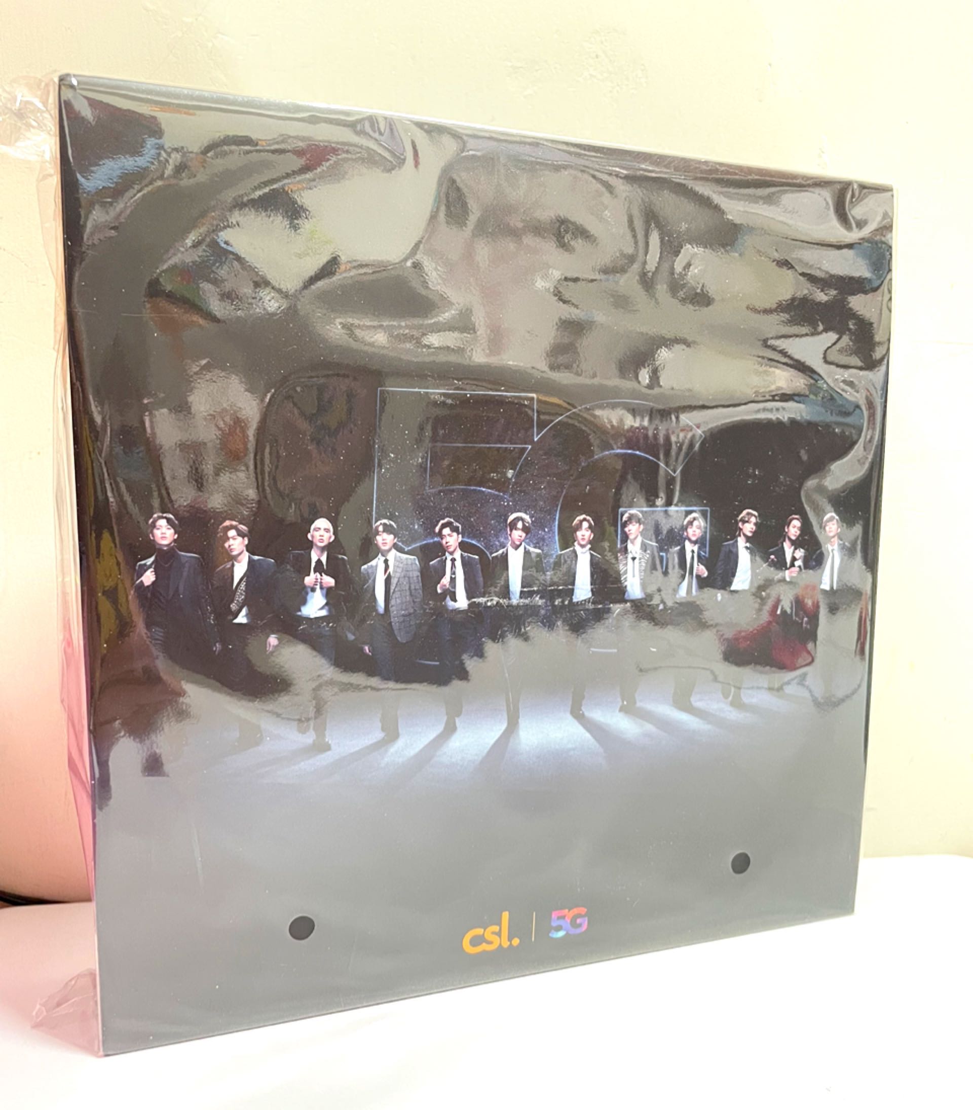 [全新] MIRROR x CSL 5G 2022 月曆 未開封, 興趣及遊戲, 收藏品及紀念品, 古董收藏 - Carousell