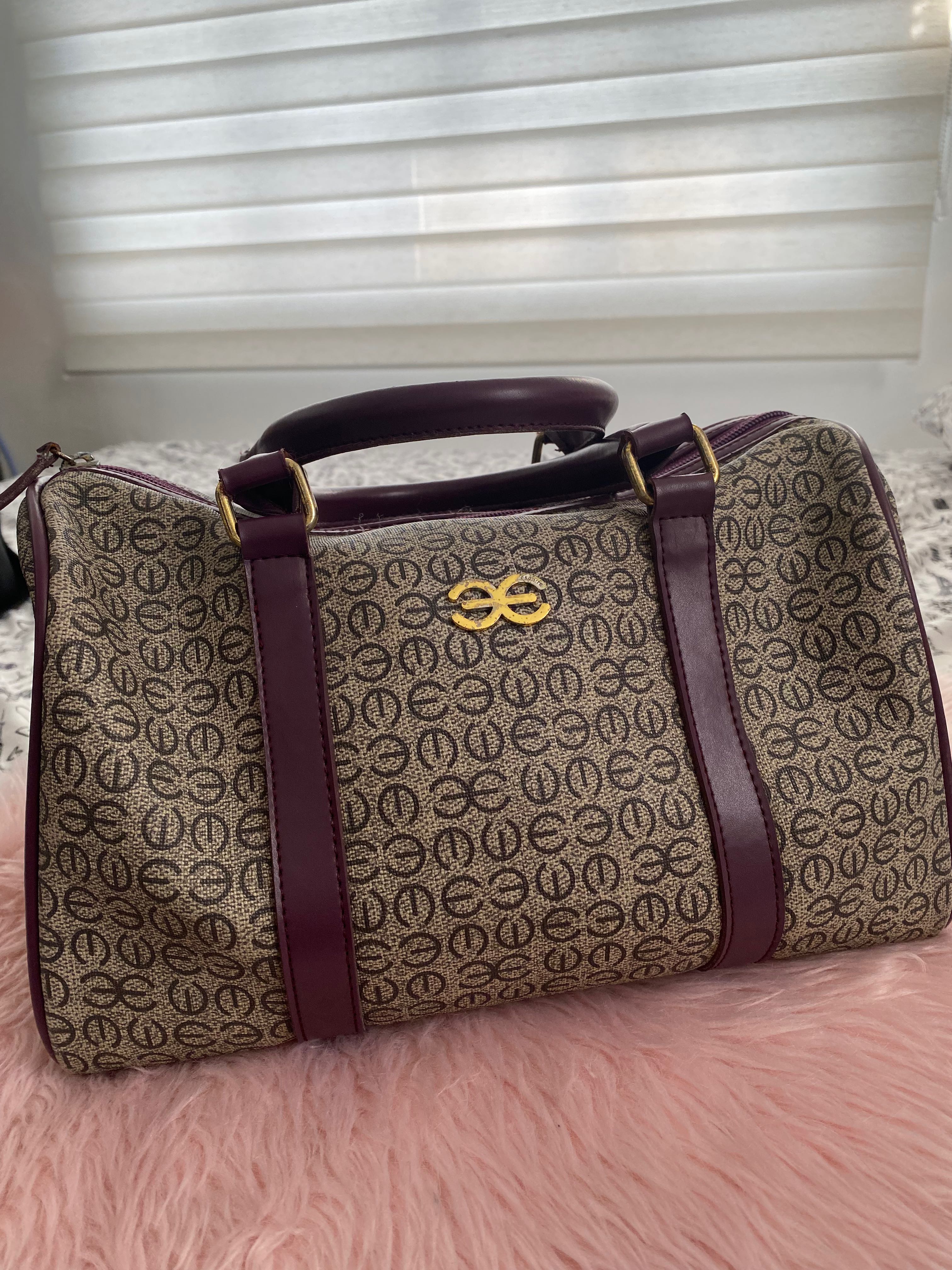 Esquire boston bag, Women's Fashion, Bags & Wallets, Tote Bags on Carousell