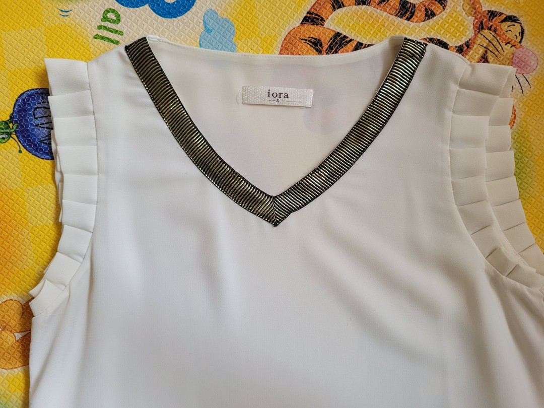 Iora Top, Women's Fashion, Tops, Sleeveless on Carousell