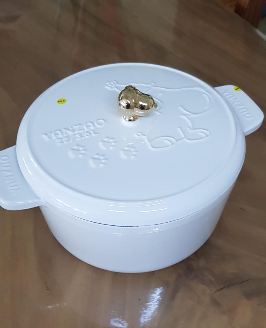 22cm Iron Cast Pot Snoopy series, Furniture & Home Living, Kitchenware ...
