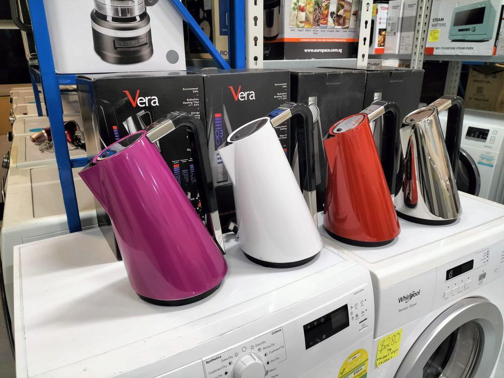 Casa Bugatti Vera Kettle Stainless Steel Display set $160, TV & Home ...