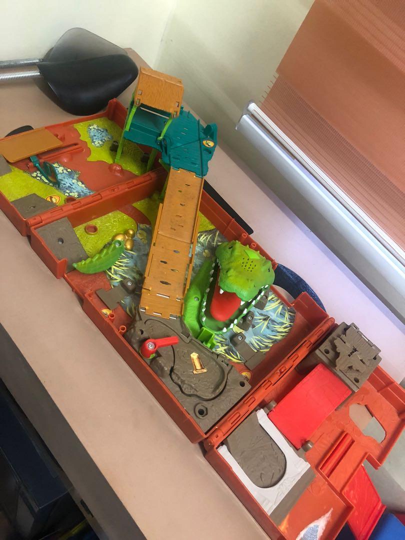 Matchbox foldable playset, Hobbies & Toys, Toys & Games on Carousell