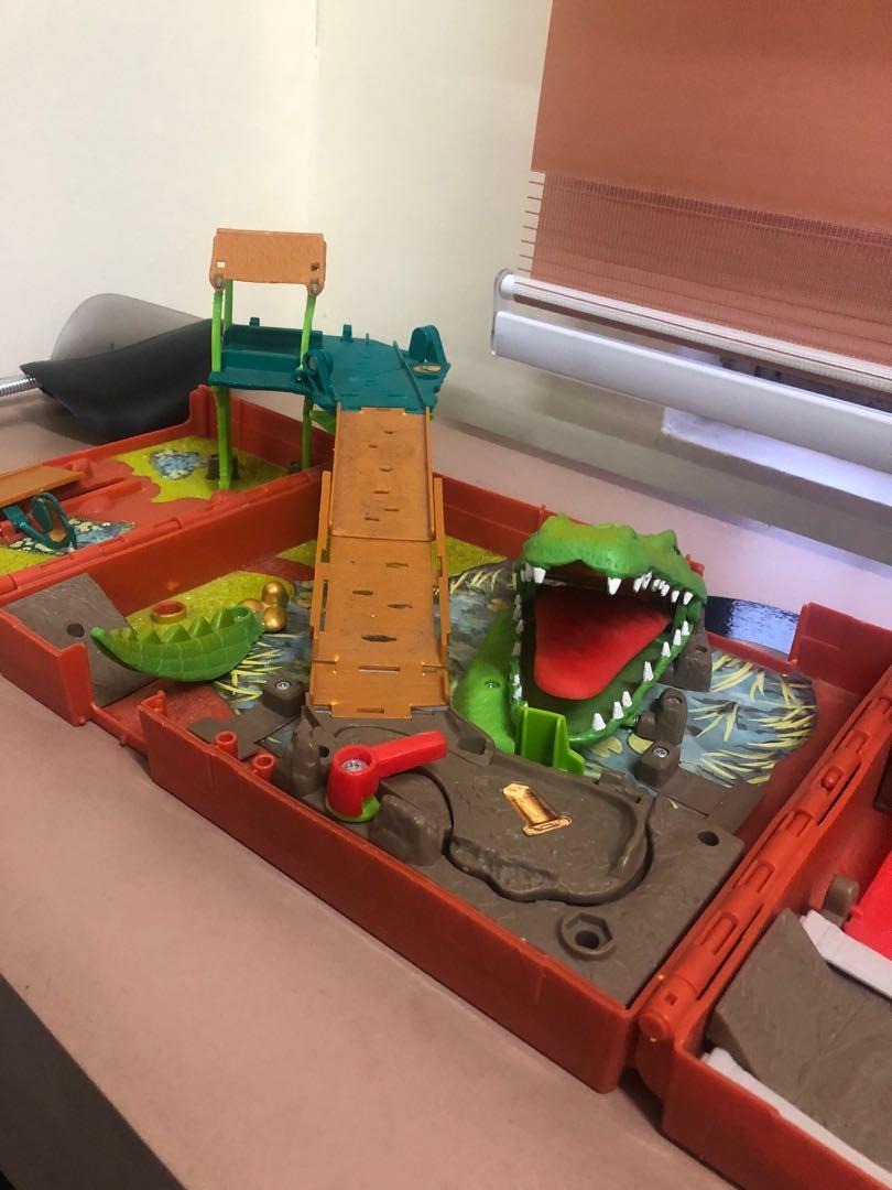 Matchbox foldable playset, Hobbies & Toys, Toys & Games on Carousell