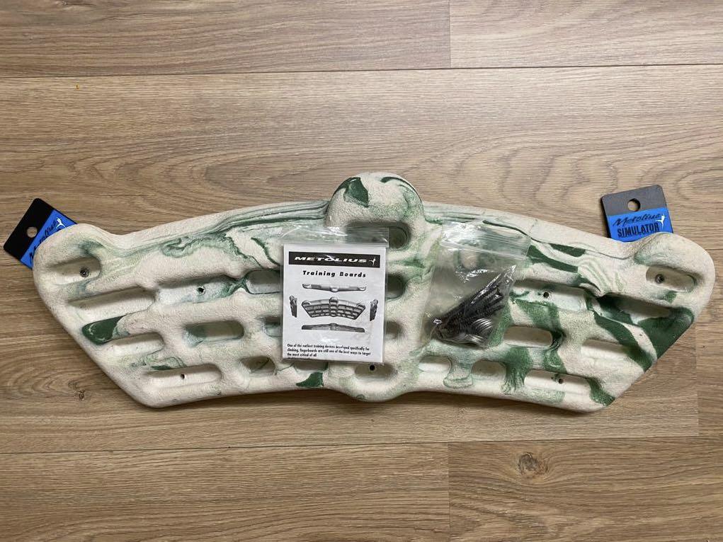 METOLIUS Simulator 3D Hangboard, 運動產品, 運動與健身, 運動與健身 - 舉重和啞鈴 - Carousell