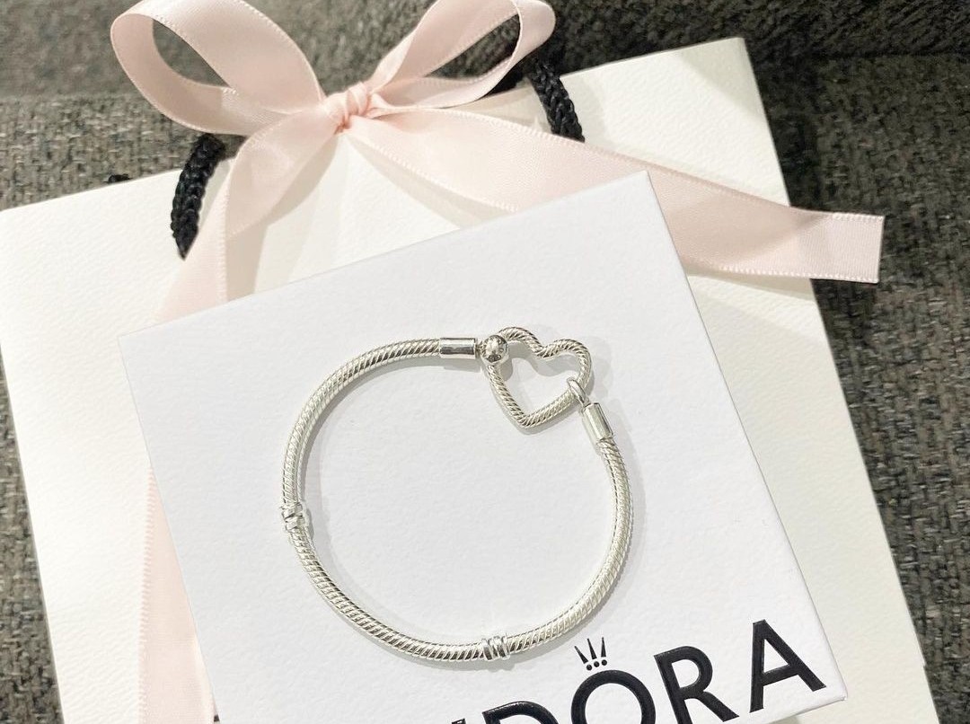 Pandora heart lock bracelet in silver, Women's Fashion, Jewelry ...