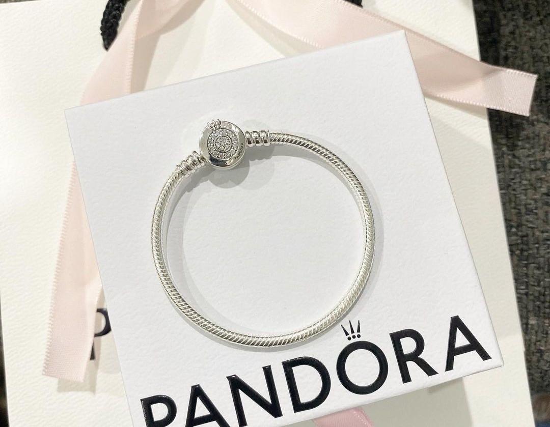 Pandora logo crown lock bracelet in silver, Women's Fashion, Jewelry ...