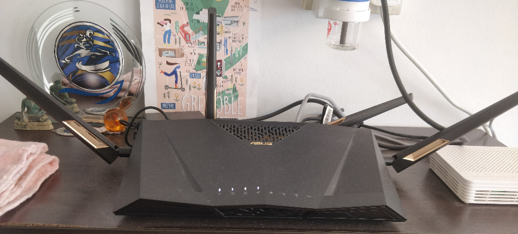 Router Asus RT-AX88U + modem Huawei, Computers & Tech, Parts ...