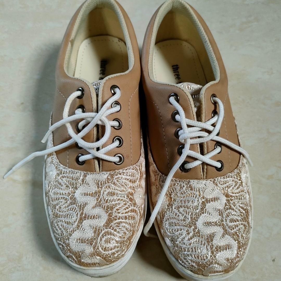 Sepatu Batik Corak Sepatu Coklat Brick Sepatu korea, Fesyen Wanita ...