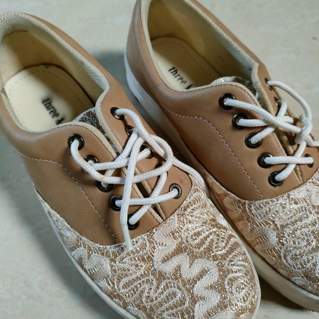 Sepatu Batik Corak Sepatu Coklat Brick Sepatu korea, Fesyen Wanita ...