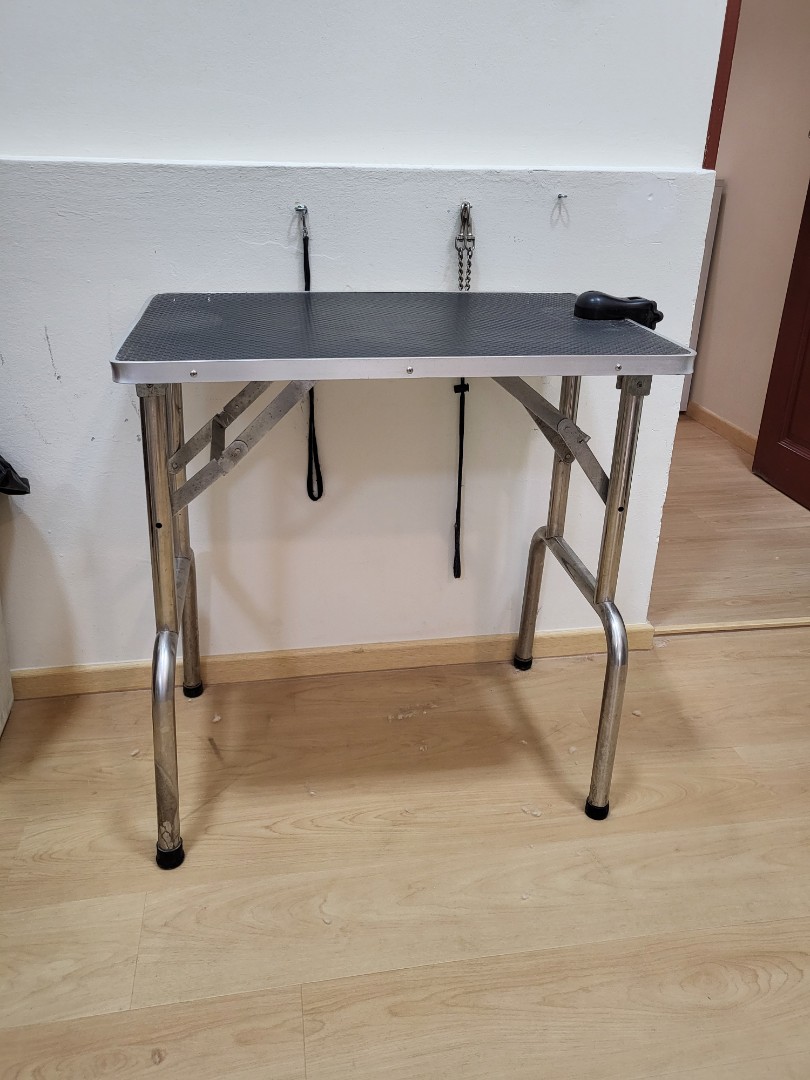 Small grooming table, Pet Supplies, Health & Grooming on Carousell