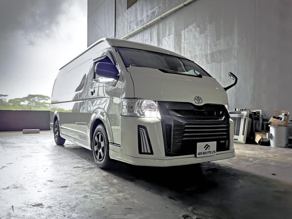 Toyota Hiace High Roof Diesel 3.0 Commuter 14-Seater Bus [Euro VI] (A ...