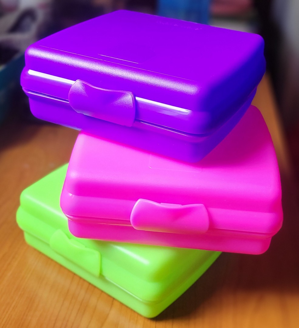 Tupperware Neon Sandwich Keeper, Furniture & Home Living, Kitchenware ...