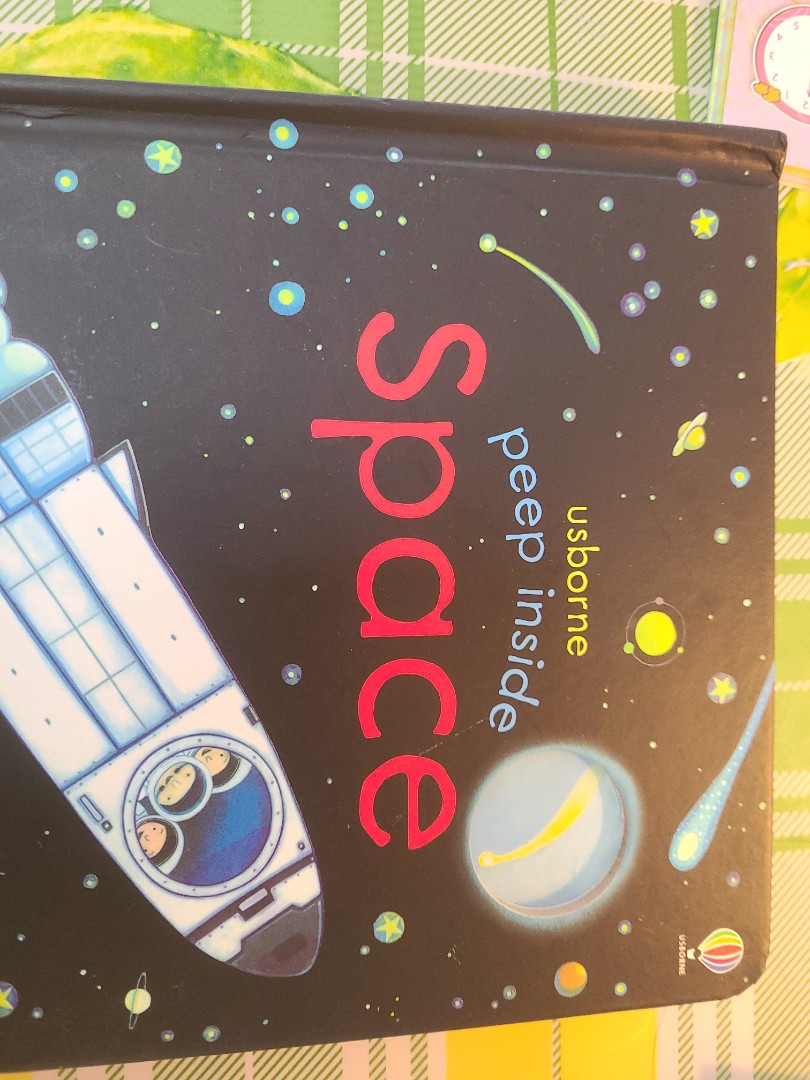 Usborne Peep Inside Space, 其他, 其他 - Carousell