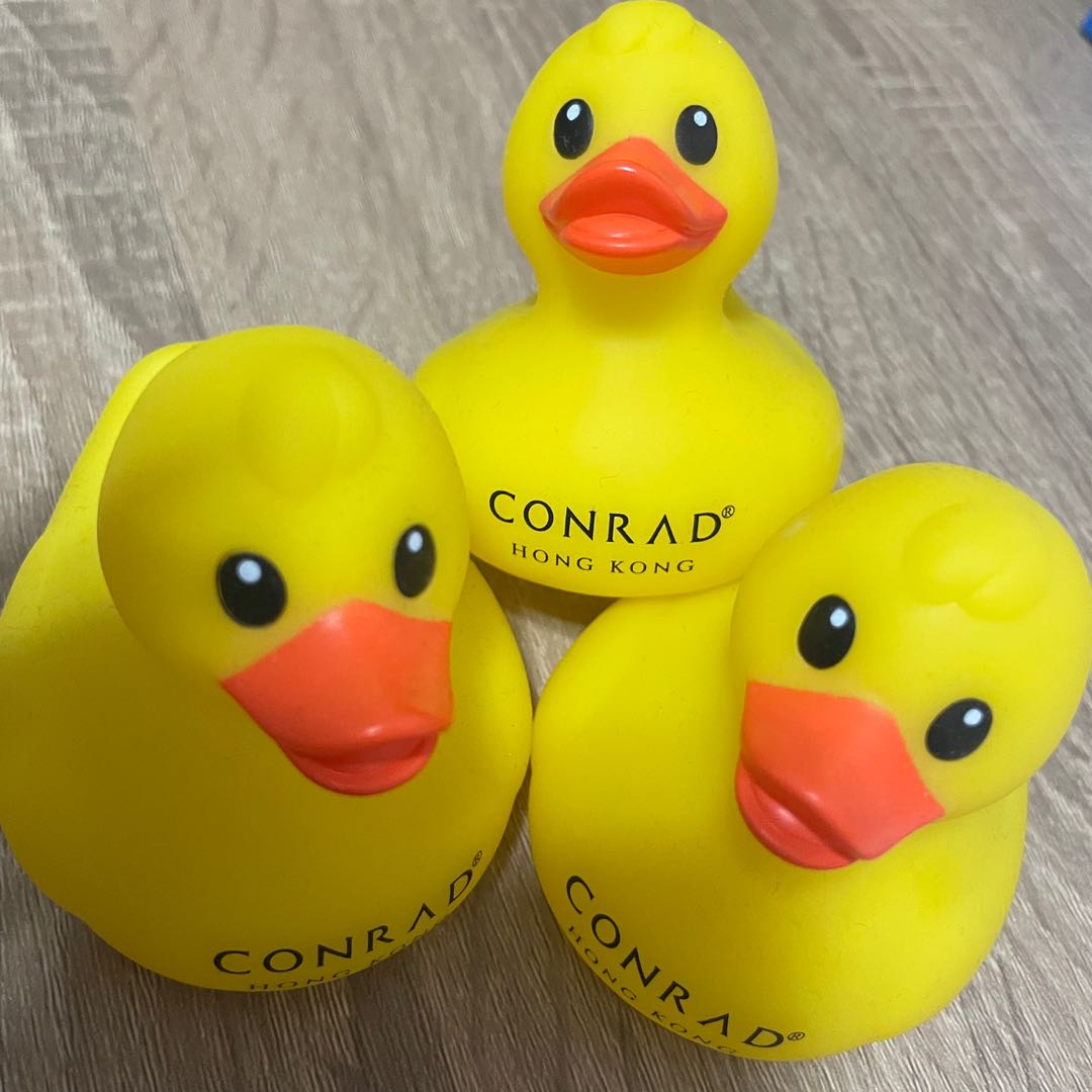 Conrad Hong Kong Hotel Bathing Duck, 興趣及遊戲, 玩具 & 遊戲類 on Carousell