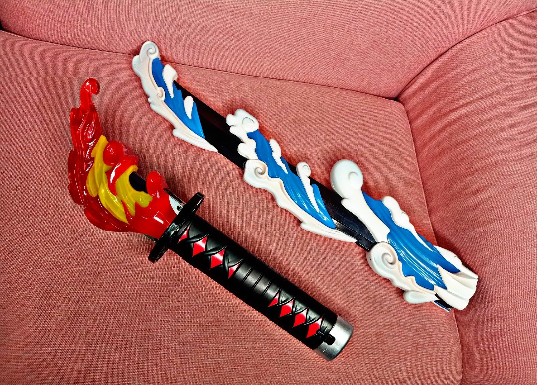 Demon Slayer DX Nichirin Sword, Hobbies & Toys, Memorabilia ...