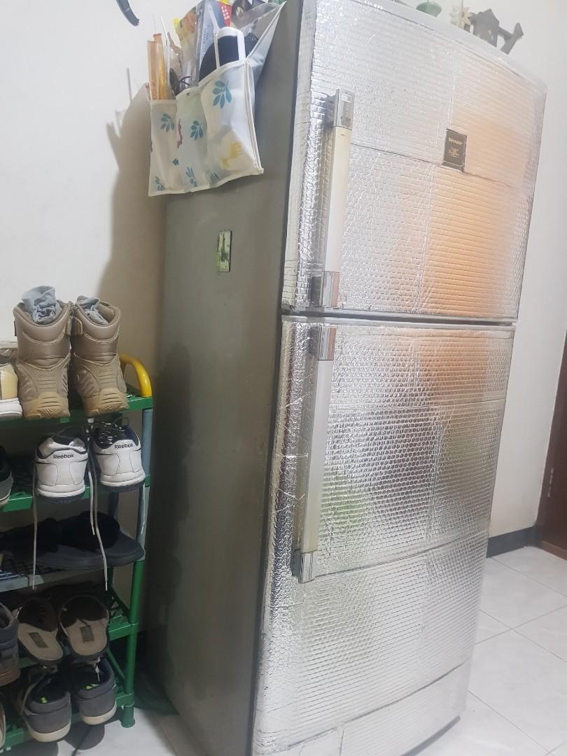 Kulkas 2 pintu Sharp Deodorizer, Kitchen & Appliances di Carousell