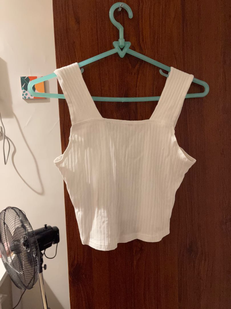 Shein Basic White Top, Women's Fashion, Tops, Others Tops on Carousell