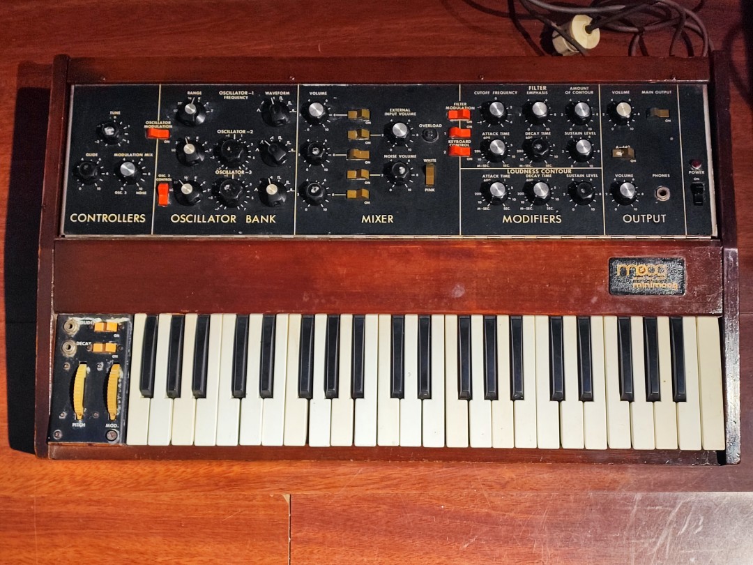 Vintage 1977 Moog Minimoog Model D Analog Synthesizer, Hobbies & Toys ...