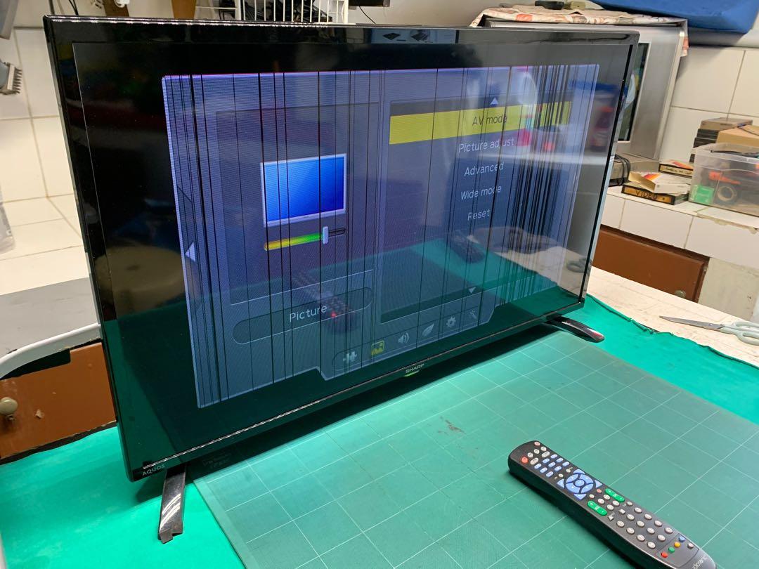 DEFECTIVE Sharp 32" LED TV with Broken Screen w Remote, TV & Home ...