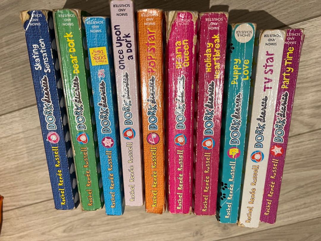 Dork Diaries - 10 books, 興趣及遊戲, 書本 & 文具, 小說 & 故事書 - Carousell