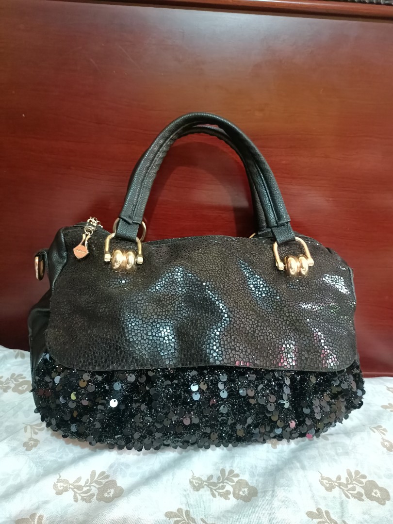 Fuheng shoulder bag, Women's Fashion, Bags & Wallets, Shoulder Bags on ...