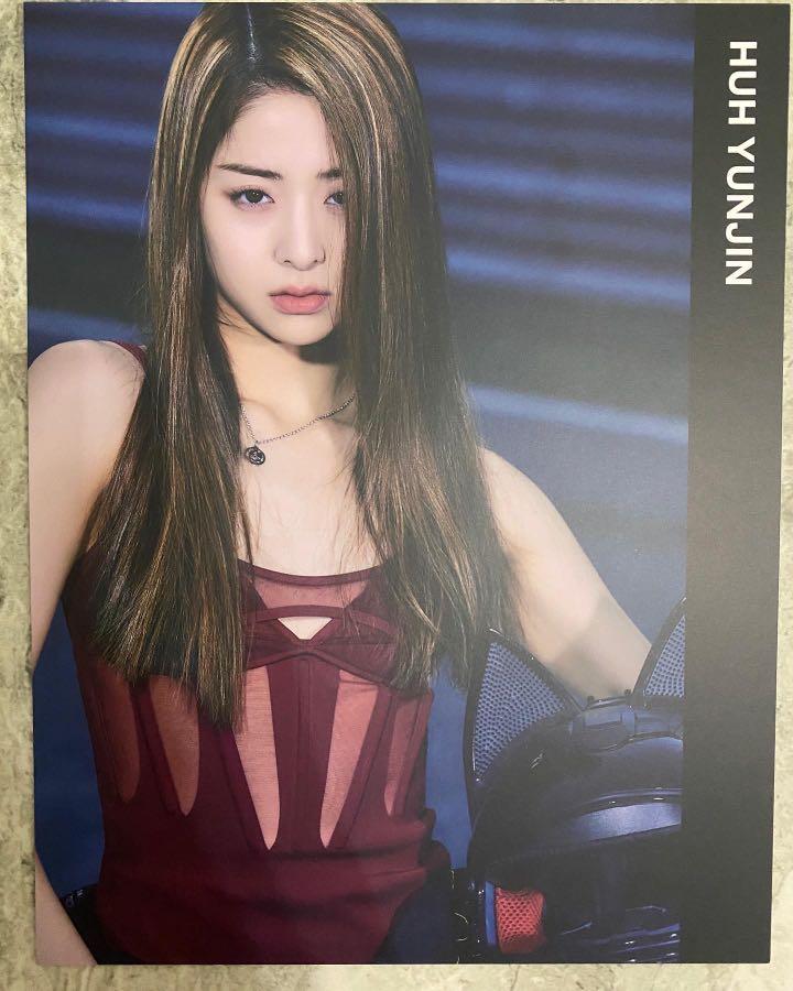 Le sserafim LESSERAFIM official Merch 官方周邊 Yunjin 允真 許允真, 興趣及遊戲, 收藏品及 ...