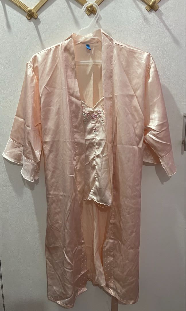 Light pink robe, Women's Fashion, Undergarments & Loungewear on Carousell