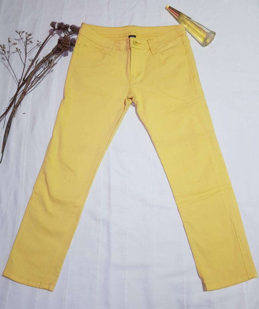 FREE Low waist jeans (pastel yellow color), Women's Fashion, Bottoms ...