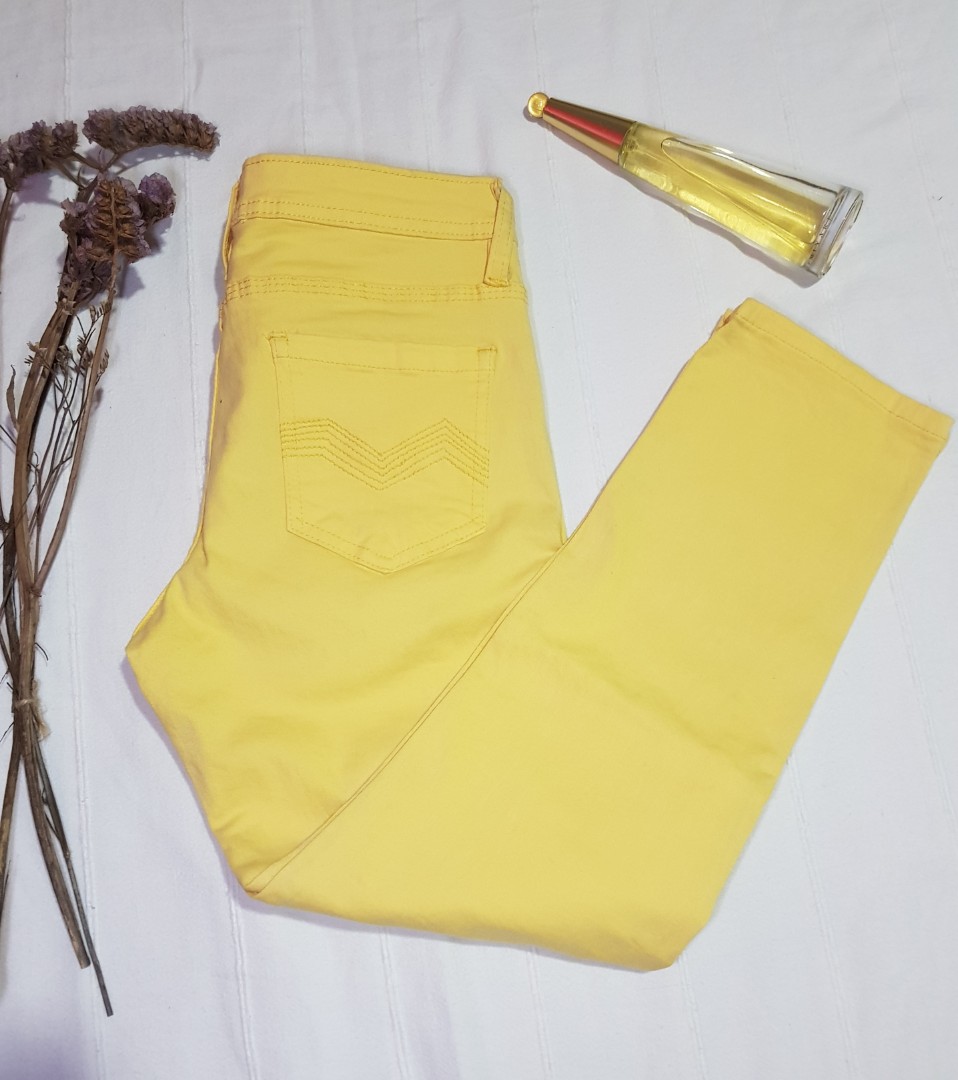 FREE Low waist jeans (pastel yellow color), Women's Fashion, Bottoms ...