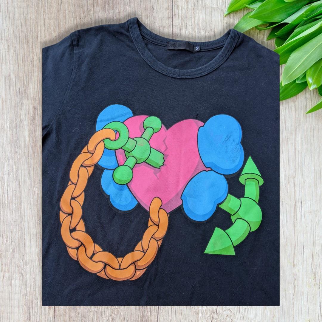 OriginalFake Kaws Anchor Heart, Men's Fashion, Tops & Sets, Tshirts ...